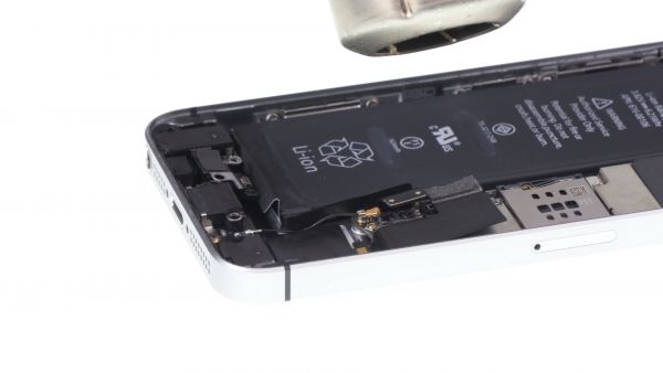 iPhone SE battery repair guide | iDoc