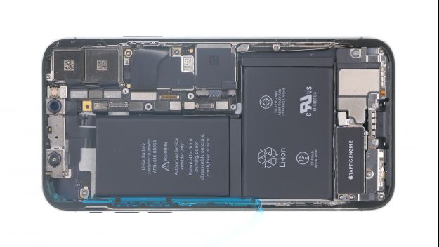 iPhone Xr Attaching a new frame sticker (optional) Guide – iDoc