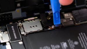 iPhone 12 Lightning connector replacement - repair guide | iDoc