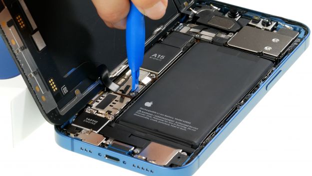 iPhone 13 Lightning connector replacement - repair guide | iDoc