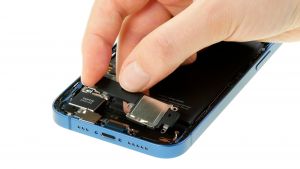 iPhone 13 Lightning connector replacement - repair guide | iDoc